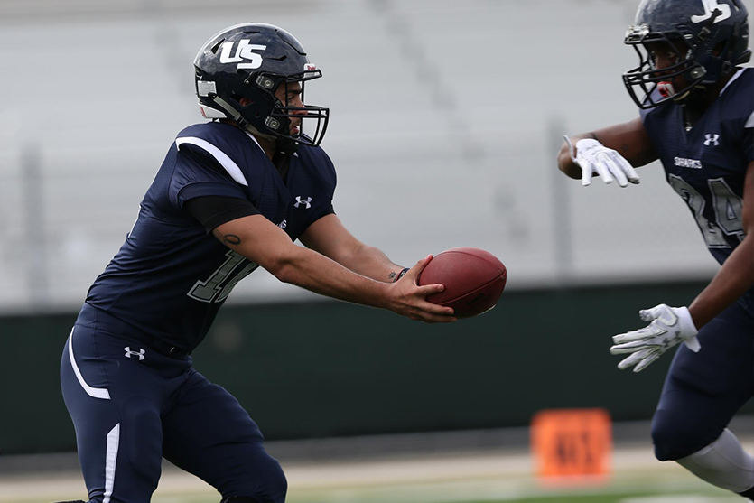 Running Back Tips: Receiving the Handoff | PRO TIPS by DICK'S Sporting ... Running Back Tips: Receiving the Handoff | PRO TIPS by DICK'S Sporting ...
