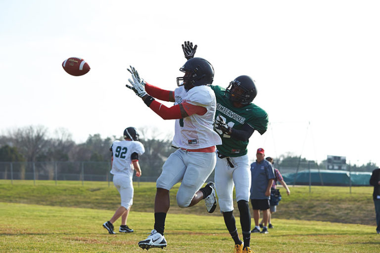 Quarterback Tips: Executing the Handoff - PRO TIPS by DICK'S Sporting Goods